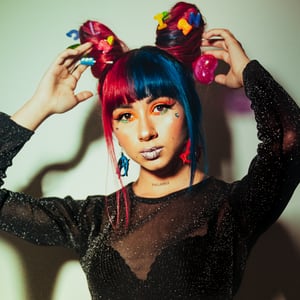 En pleno Times Square aparece Kei Linch, la colombiana de 'Relocos papi ...