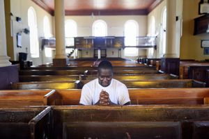 Esto es lo que dice la Biblia sobre el chisme