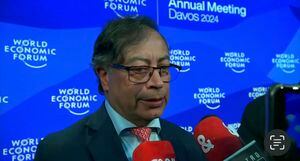 Petro se reunió en Davos con Bill Gates, hablaron de inteligencia ...