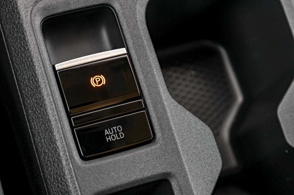 Auto Hold, el botón que ahora traen los carros y que muchos confunden ...