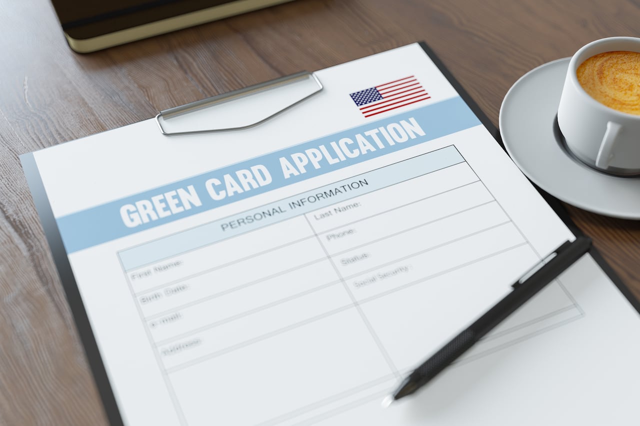¿Un hermano puede pedirle la Green Card?: Estas son las reglas de USCIS ...