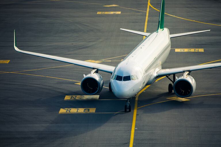 Qué significan las letras que tienen los aviones en la cola o el ...