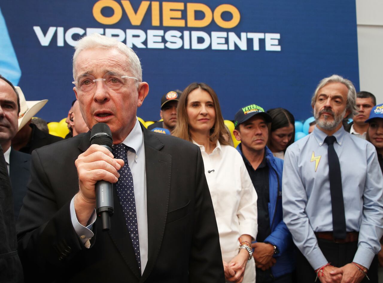 Gustavo Petro arremetió contra Álvaro Uribe por la Ley 100 y defendió ...