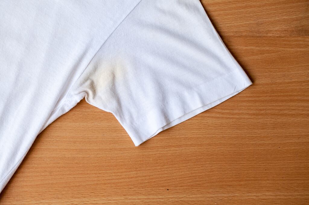 ¿Cómo blanquear con limón la ropa percudida?